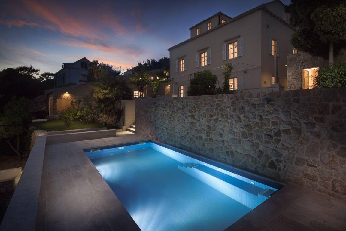 700 M² Talo ∙ 7 Makuuhuonetta ∙ 16 Vierasta - Dubrovnik