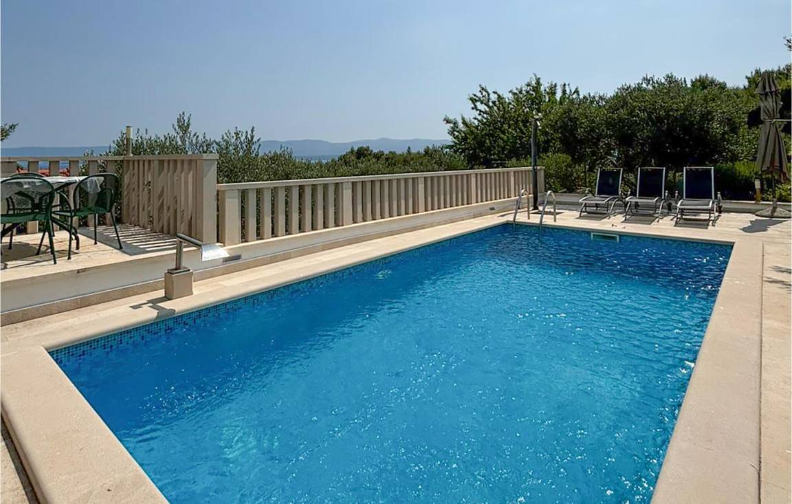 170 M² House ∙ 4 Bedrooms ∙ 8 Guests - Bol