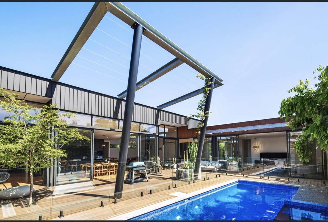 Apartment ∙ 4 Bedrooms ∙ 6 Guests - Mornington