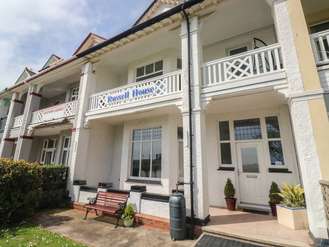 Cottage ∙ 5 Bedrooms ∙ 10 Guests - Paignton