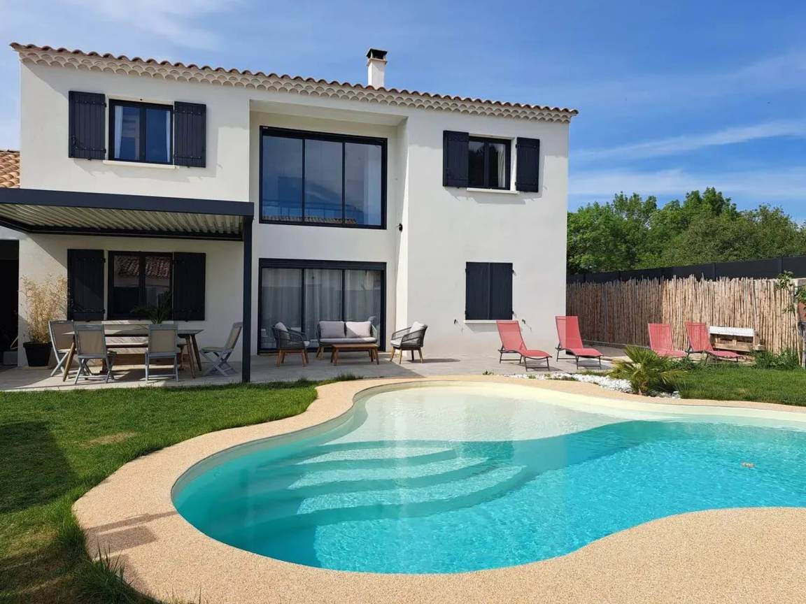 138 M² Villa ∙ 4 Habitaciones ∙ 8 Huéspedes - Arles