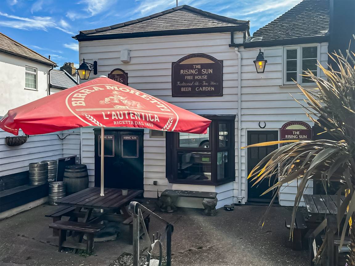 Cottage ∙ 2 Bedrooms ∙ 4 Guests - Deal