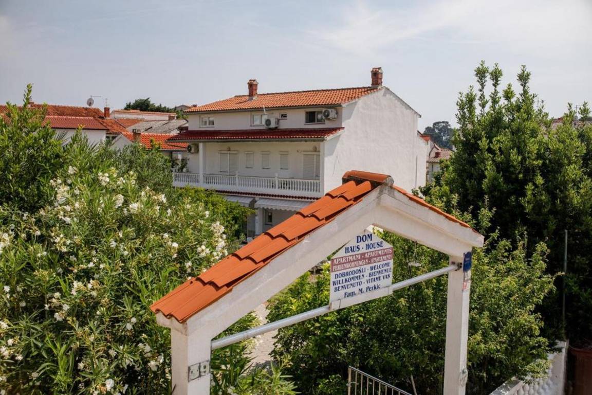 110 M² House ∙ 3 Bedrooms ∙ 9 Guests - Rab