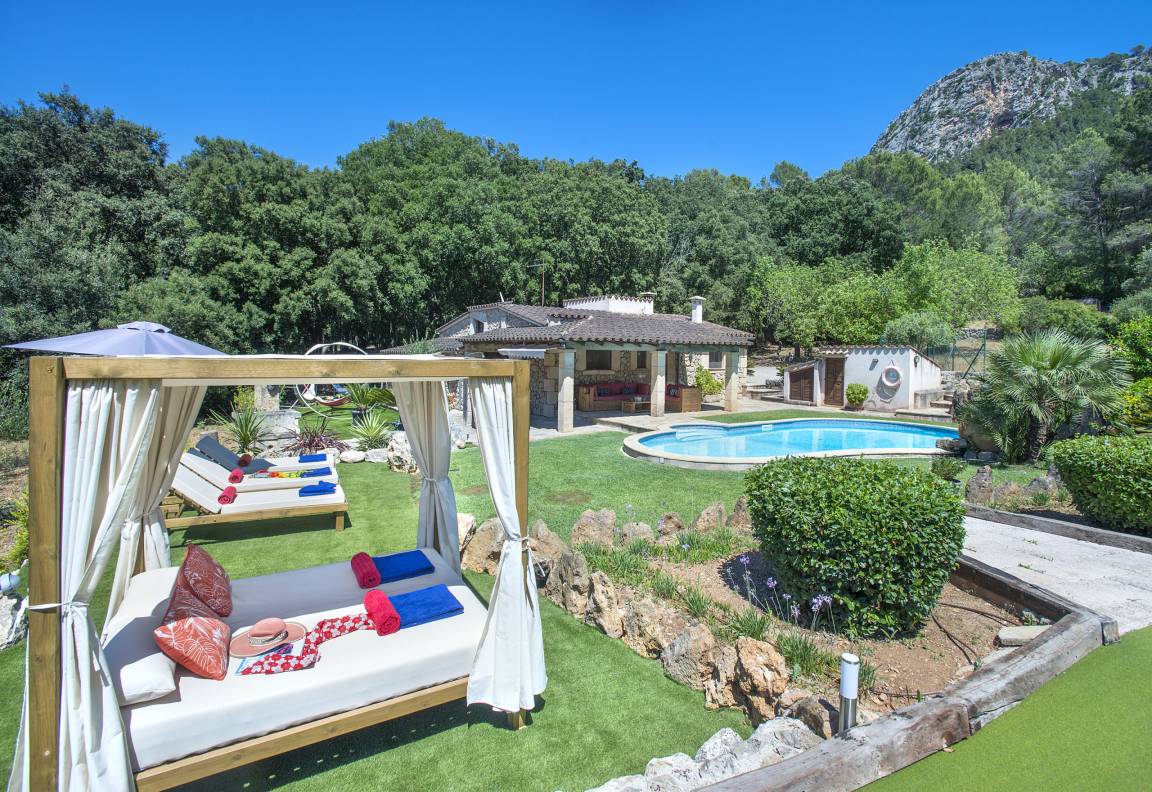 120 M² Villa ∙ 3 Bedrooms ∙ 5 Guests - Balearic Islands