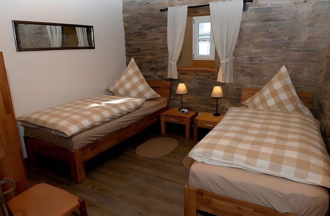 95 M² Ferienwohnung ∙ 2 Schlafzimmer ∙ 5 Gäste - Hemer