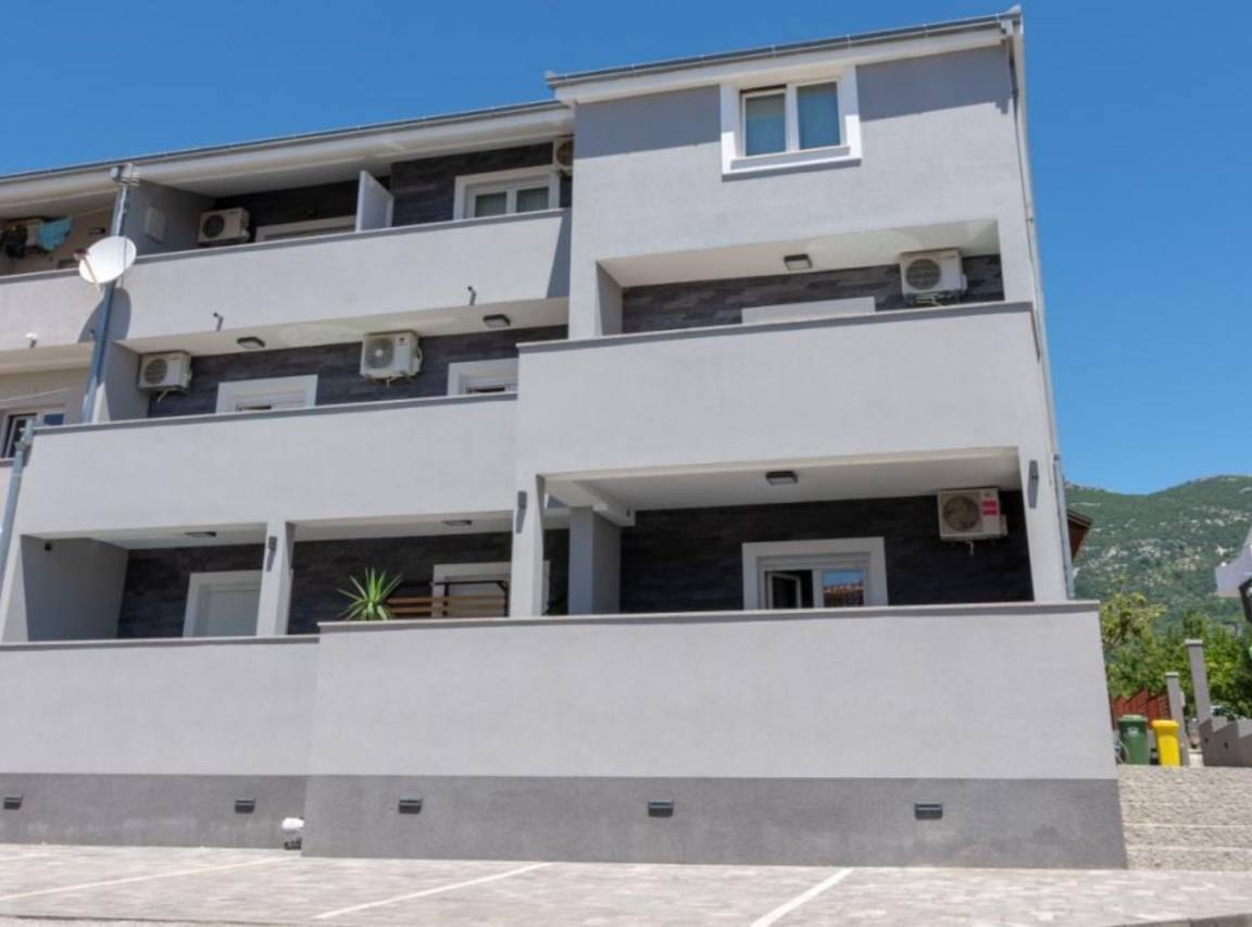 260 M² Ferienhaus ∙ 8 Schlafzimmer ∙ 17 Gäste - Split