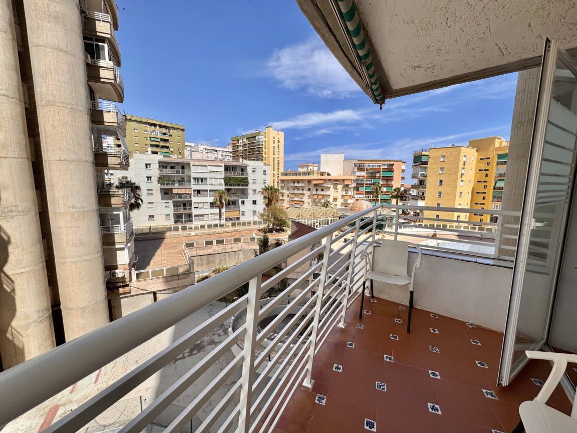 85 M² Apartamento ∙ 2 Habitaciones ∙ 4 Huéspedes - Torremolinos