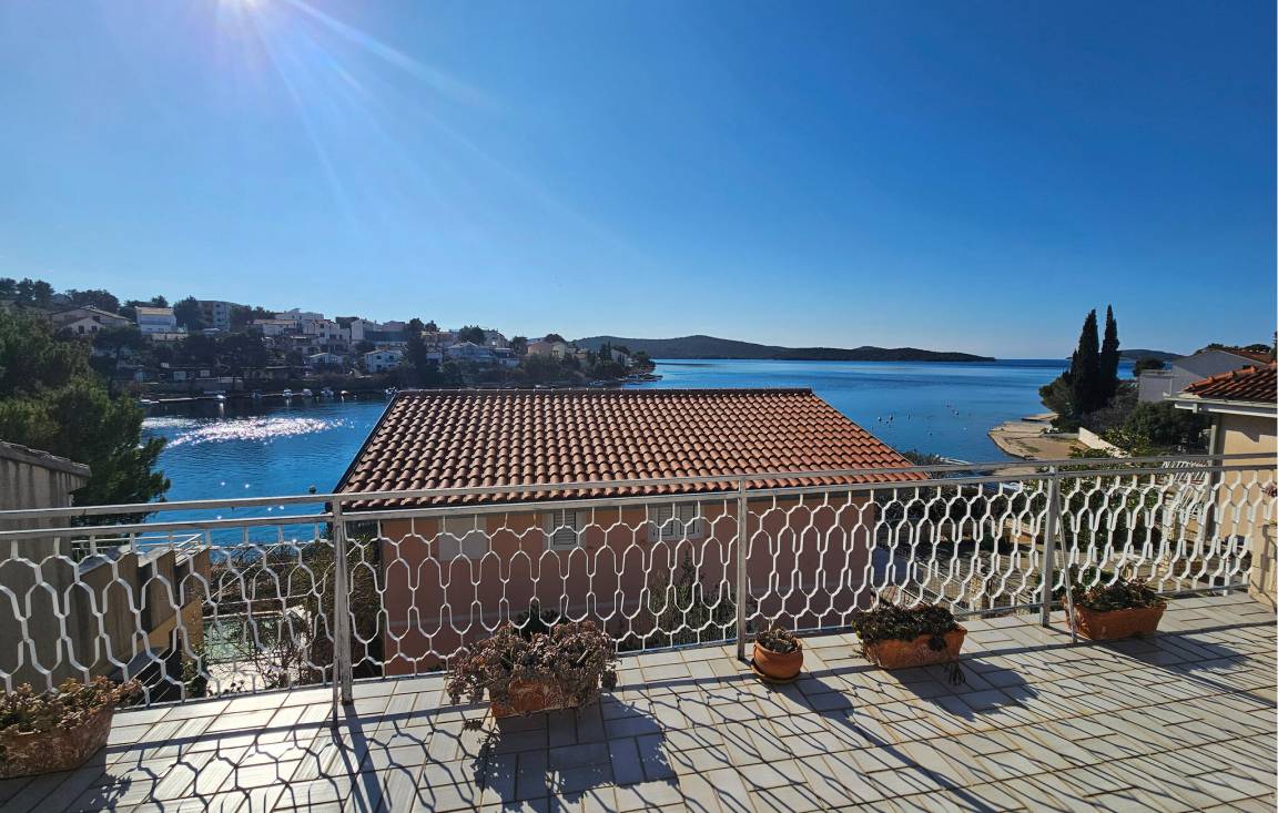 100 M² House ∙ 3 Bedrooms ∙ 8 Guests - Primošten