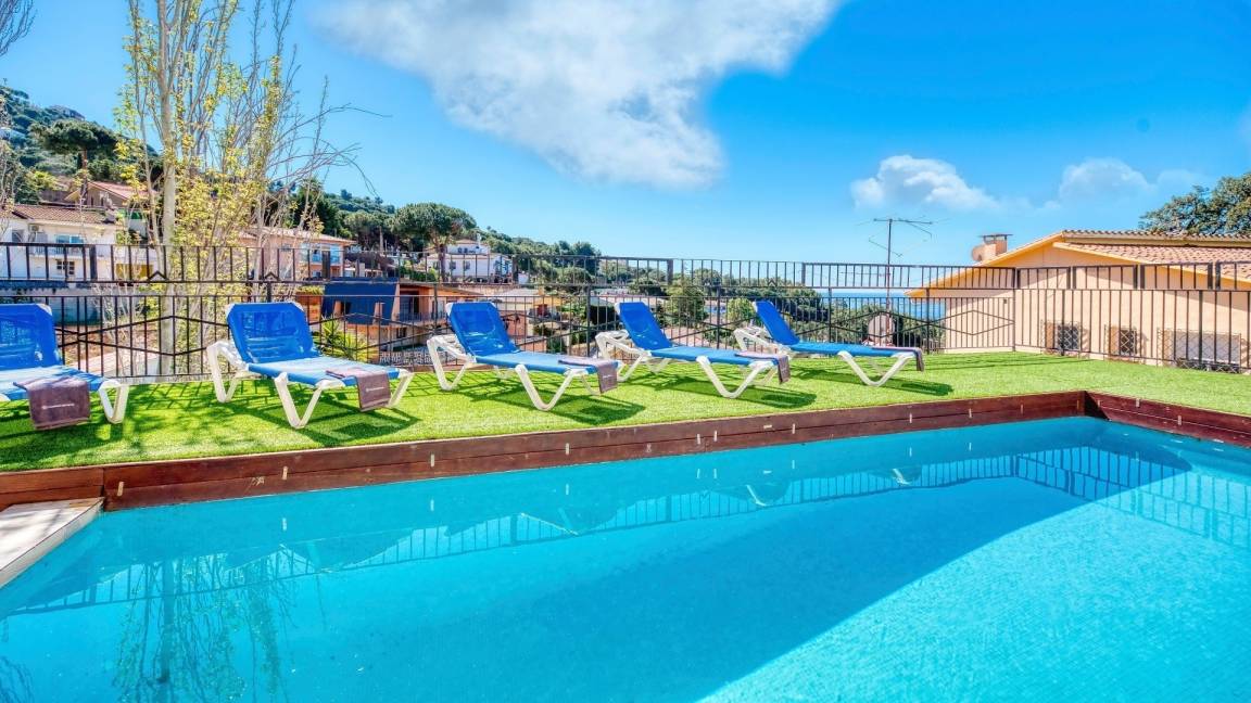 120 M² Villa ∙ 4 Bedrooms ∙ 8 Guests - Blanes