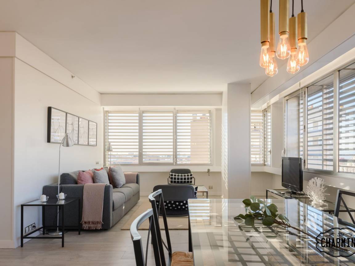 140 M² Apartamento ∙ 2 Habitaciones ∙ 4 Huéspedes - Universidad de Barcelona