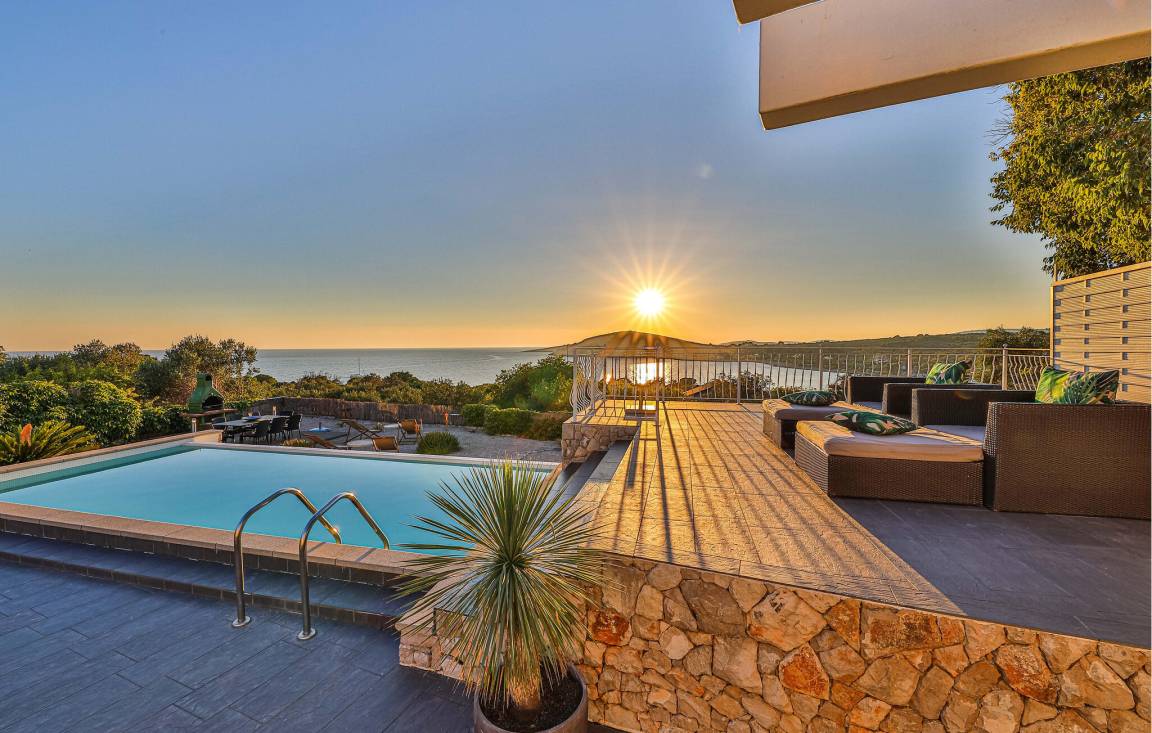200 M² Maison De Vacances ∙ 4 Chambres ∙ 8 Personnes - Sevid