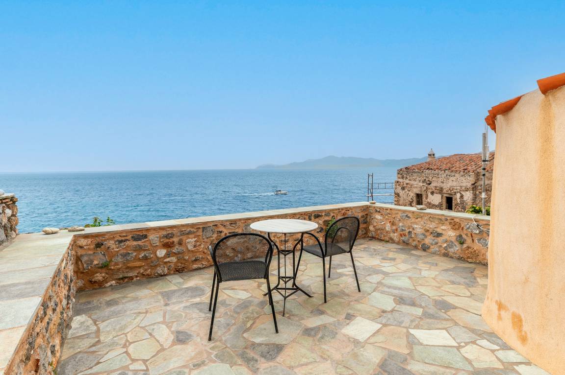 200 M² Lodge ∙ 5 Bedrooms ∙ 12 Guests - Greece