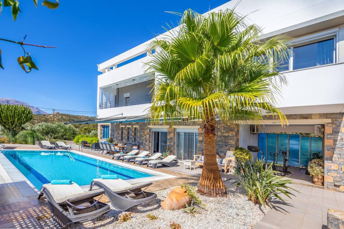220 M² Villa ∙ 5 Bedrooms ∙ 10 Guests - Agios Nikolaos