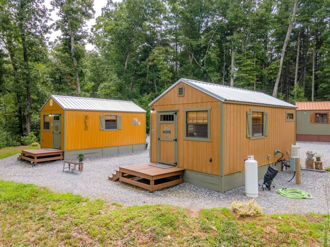 House ∙ 1 Bedroom ∙ 2 Guests - Sylva, NC