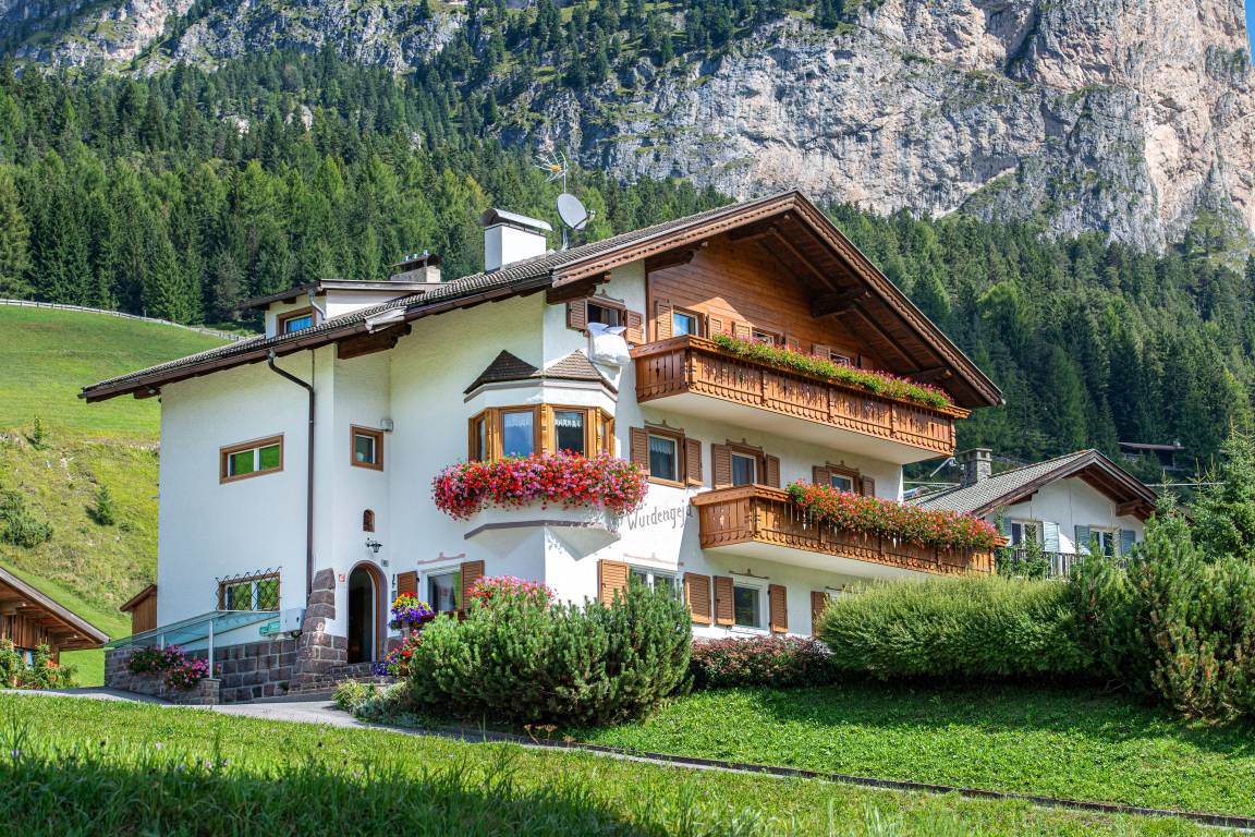 83 M² Apartment ∙ 3 Bedrooms ∙ 6 Guests - Sëlva