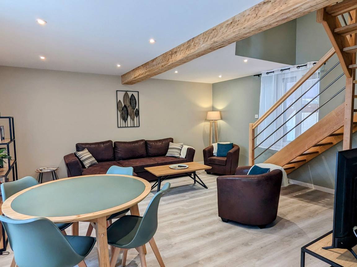 110 M² Cottage ∙ 4 Bedrooms ∙ 8 Guests - Montbard