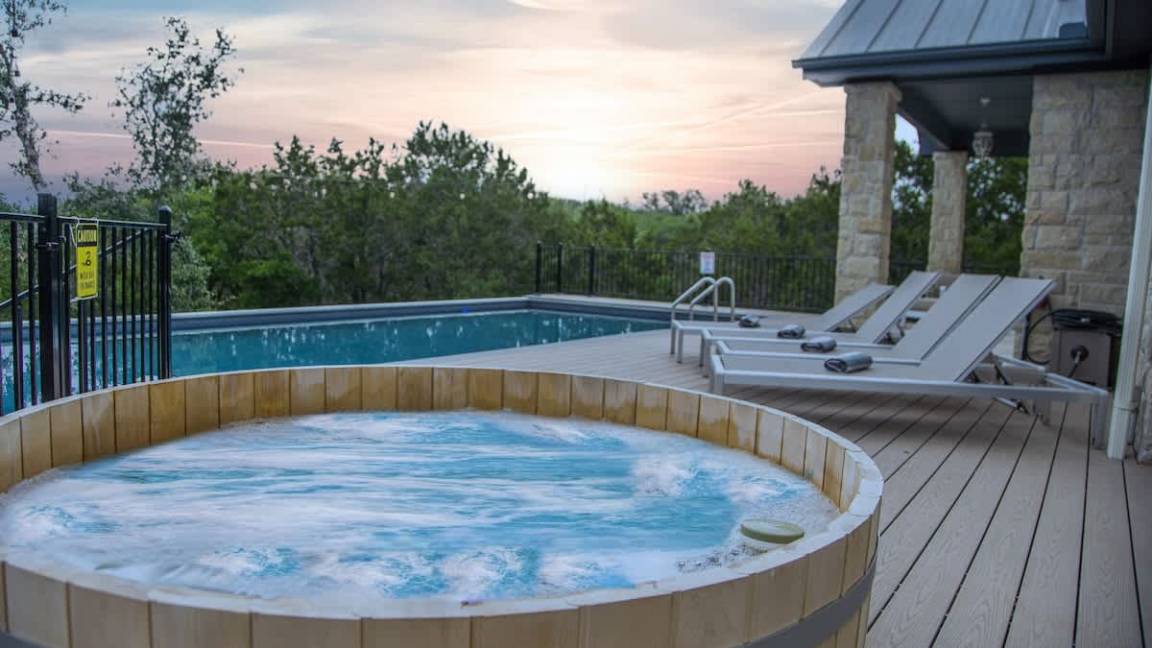 House ∙ 5 Bedrooms ∙ 16 Guests - Spicewood, TX
