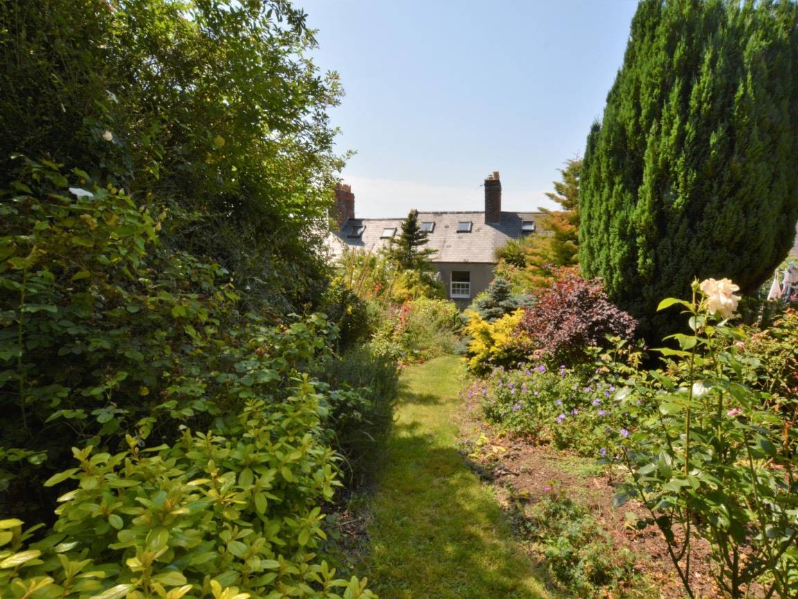 Cottage ∙ 3 Bedrooms ∙ 5 Guests - Burton Bradstock