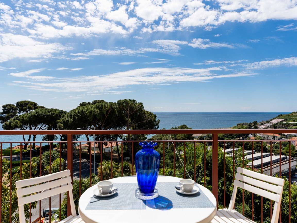 100 M² House ∙ 1 Bedroom ∙ 6 Guests - Sanremo