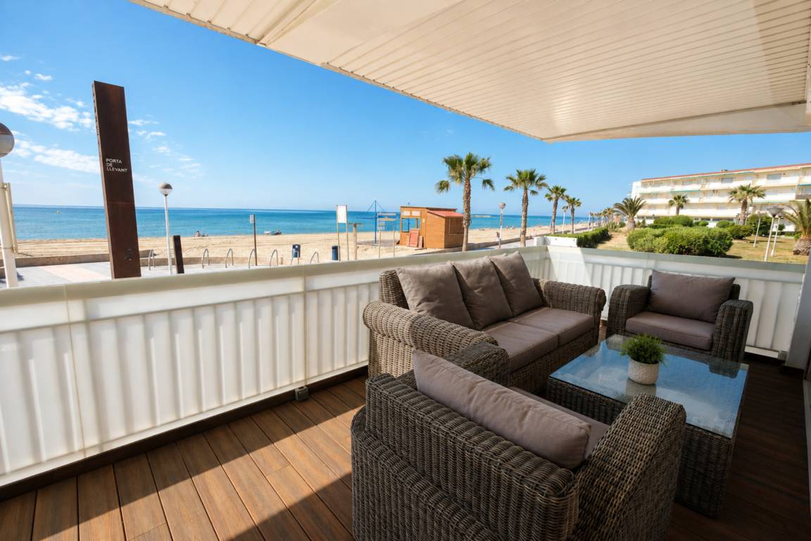 100 M² Apartamento ∙ 5 Habitaciones ∙ 12 Huéspedes - Reus