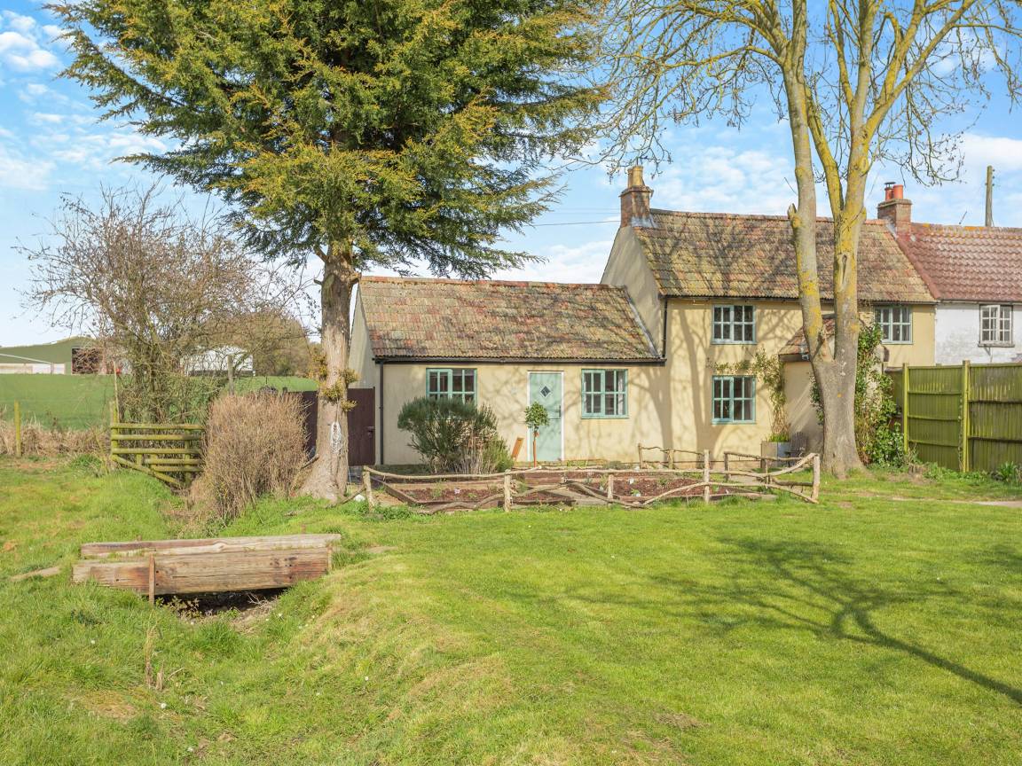 Cottage ∙ 2 Bedrooms ∙ 4 Guests - Bedfordshire