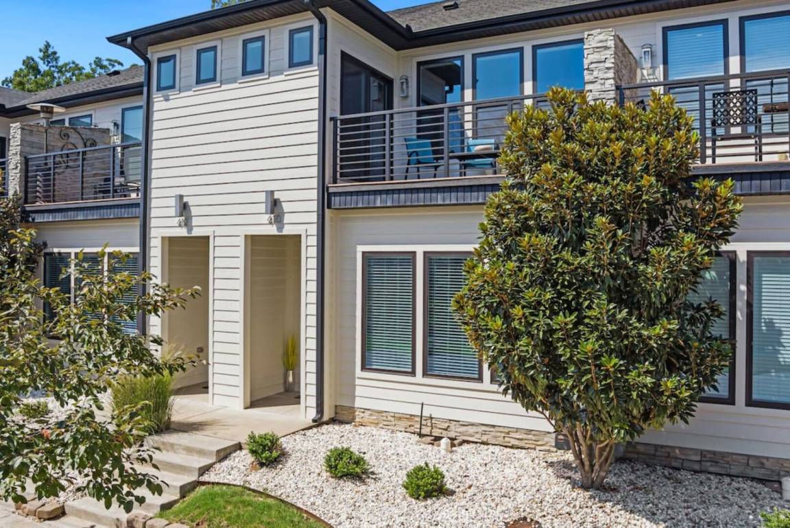 174 M² Apartment ∙ 3 Bedrooms ∙ 6 Guests - Rogers, AR