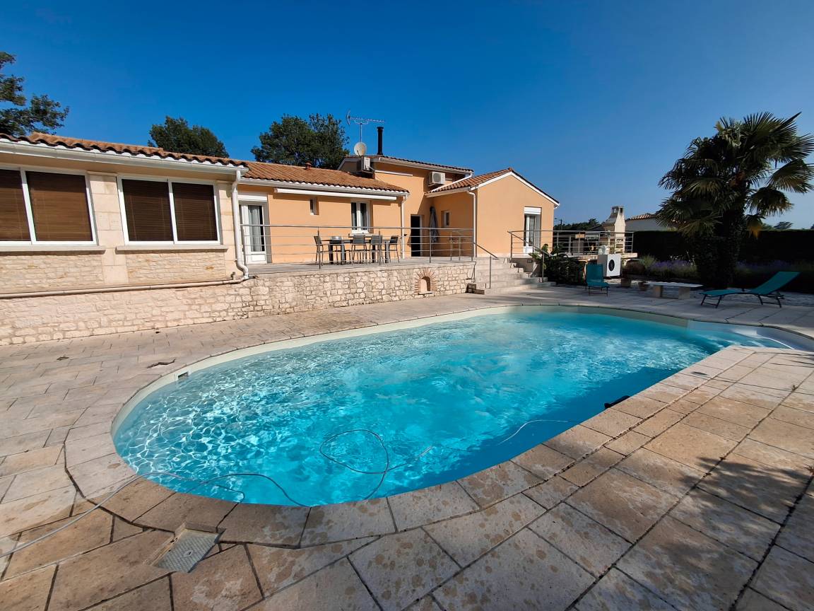 200 M² Maison De Vacances ∙ 3 Chambres ∙ 8 Personnes - Périgueux