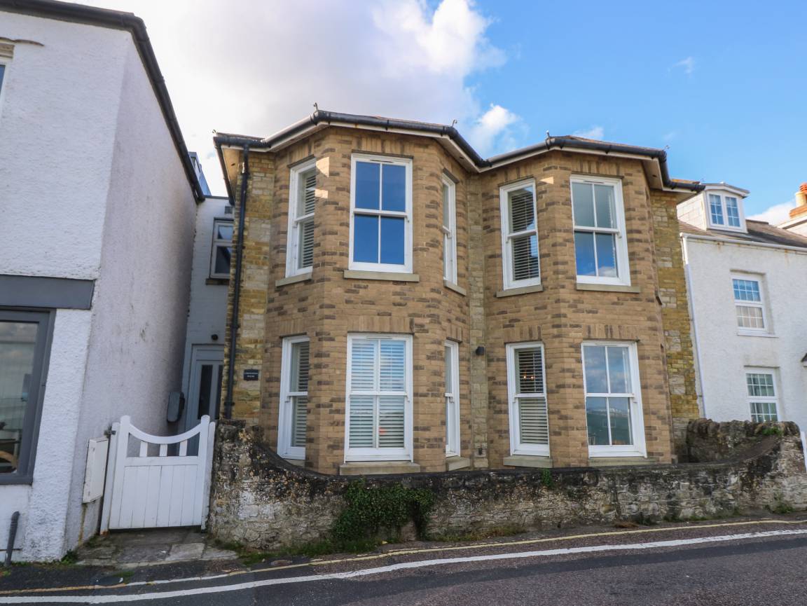Cottage ∙ 4 Bedrooms ∙ 10 Guests - Fareham
