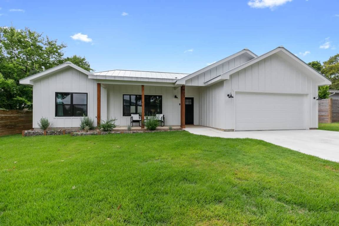 House ∙ 3 Bedrooms ∙ 8 Guests - Fredericksburg, TX