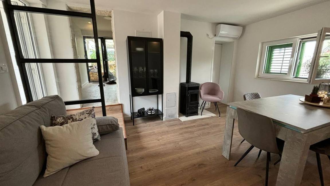 100 M² Ferienhaus ∙ 2 Schlafzimmer ∙ 8 Gäste - Okrug Gornji