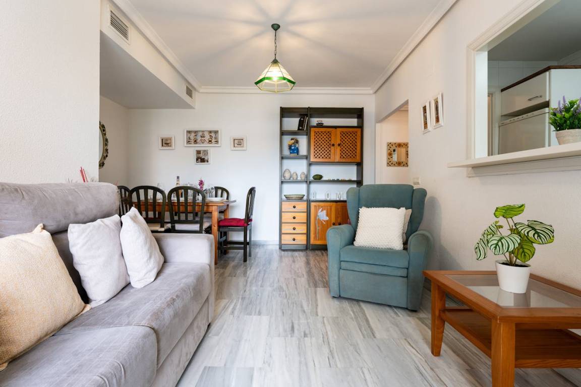 93 M² Appartement ∙ 4 Slaapkamers ∙ 6 Gasten - Torremolinos