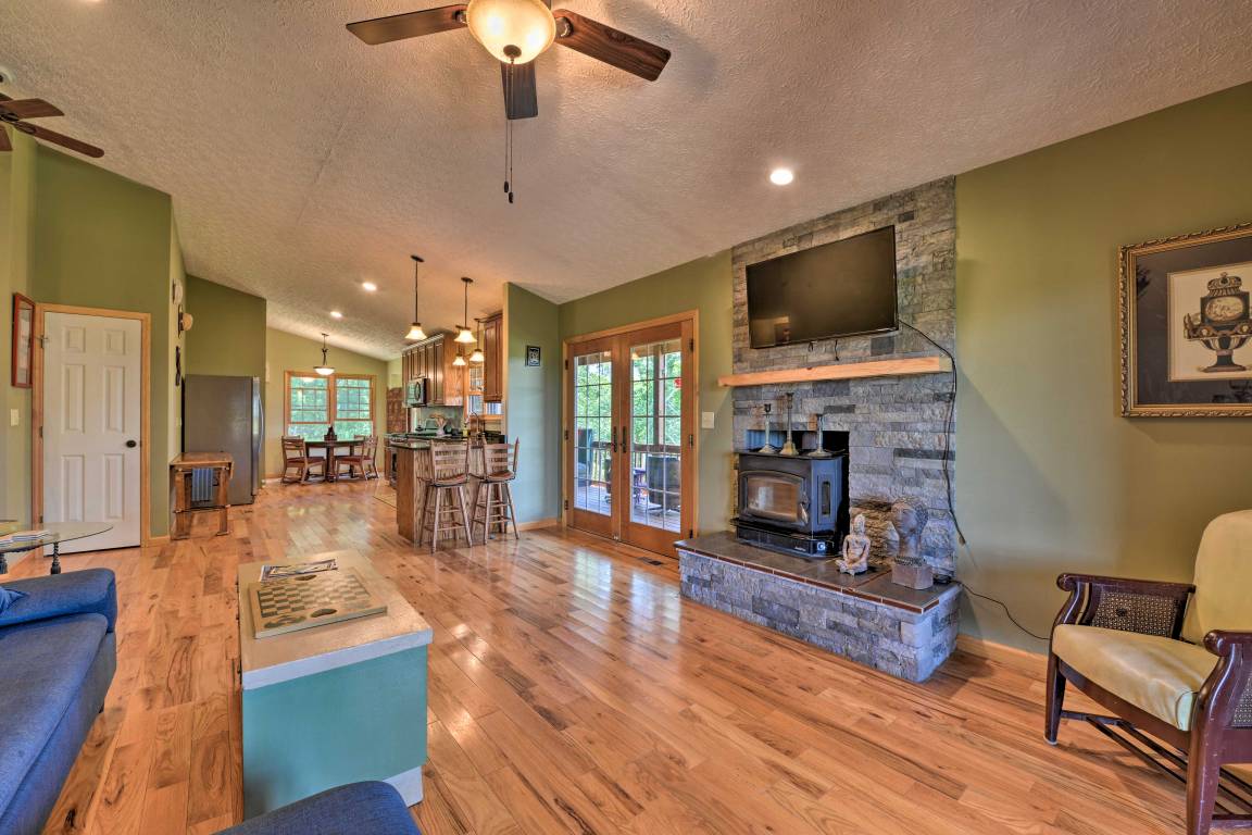 157 M² House ∙ 2 Bedrooms ∙ 6 Guests - Galax, VA
