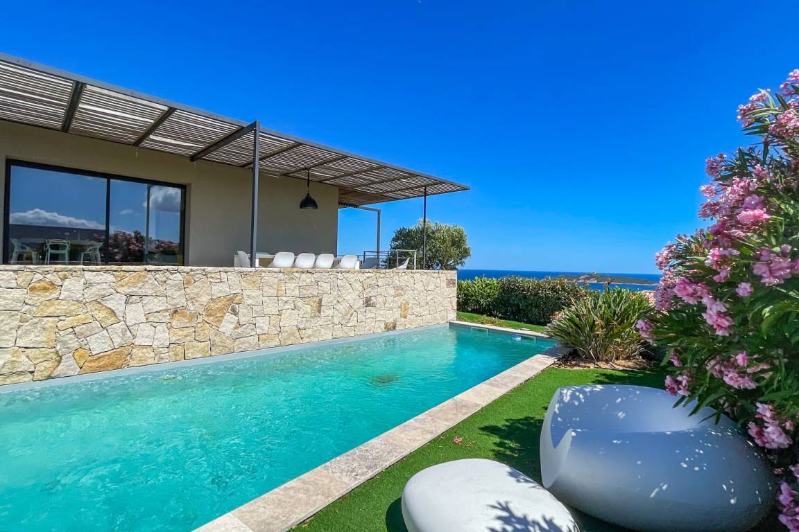 250 M² Villa ∙ 6 Bedrooms ∙ 12 Guests - Corsica