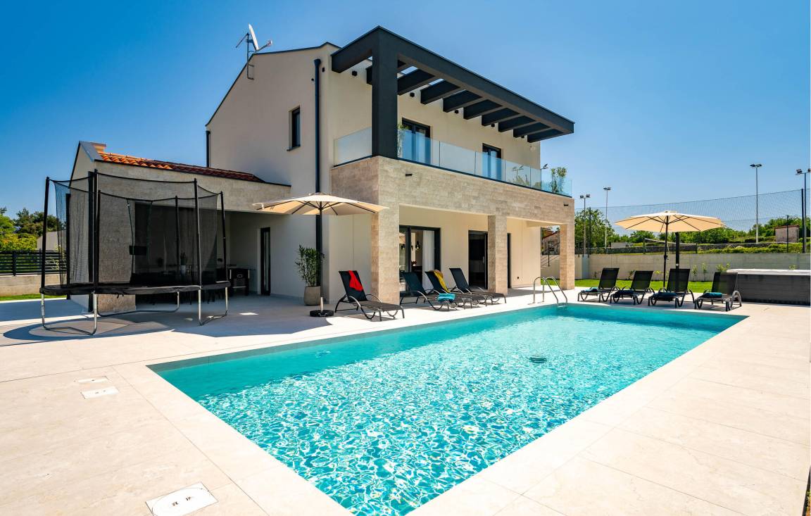 200 M² House ∙ 3 Bedrooms ∙ 8 Guests - Labin