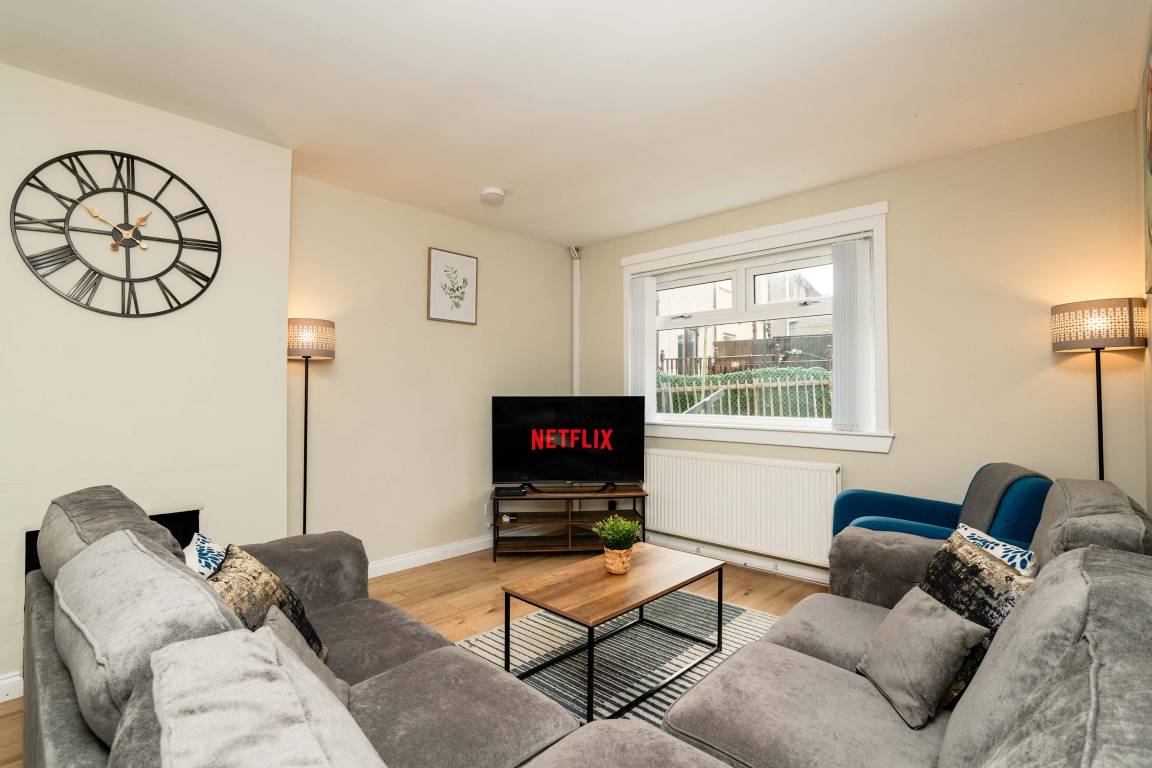 142 M² House ∙ 3 Bedrooms ∙ 6 Guests - Falkland Palace & Garden