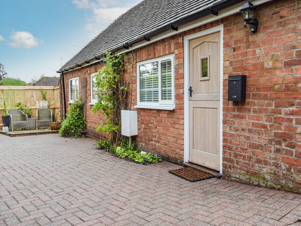 Cottage ∙ 1 Bedroom ∙ 2 Guests - Coventry