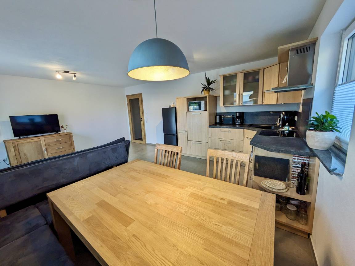 77 M² Ferienwohnung ∙ 2 Schlafzimmer ∙ 5 Gäste - Hopferau
