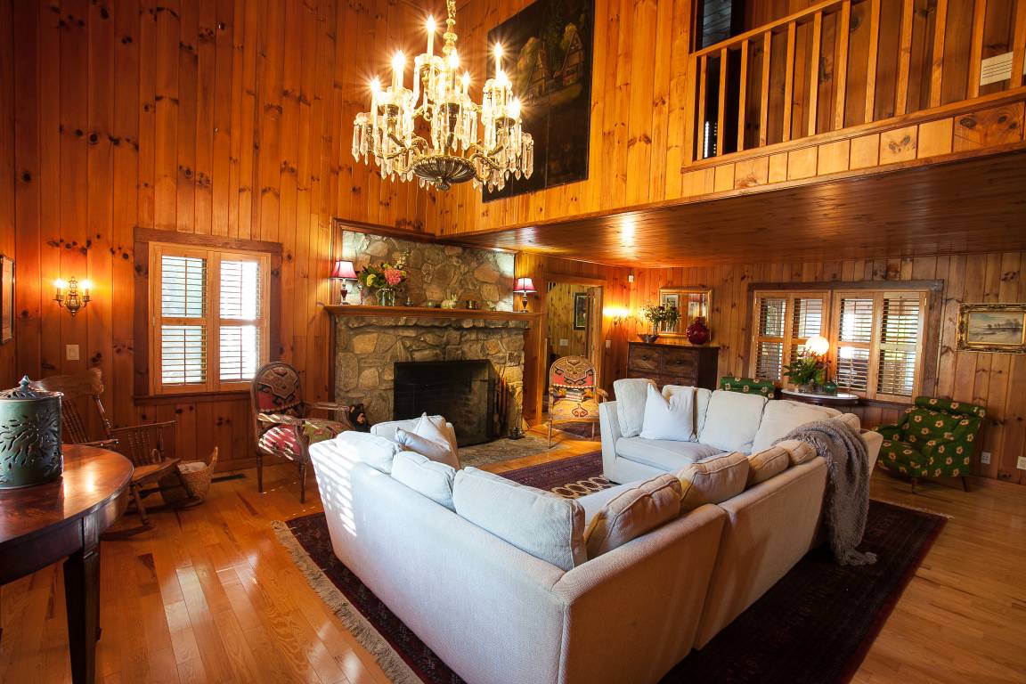 650 M² House ∙ 9 Bedrooms ∙ 15 Guests - Black Mountain, NC