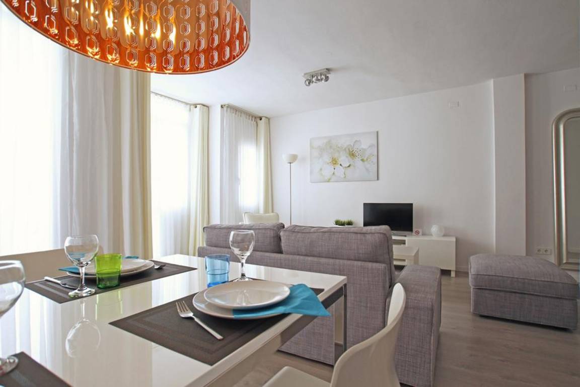 75 M² Apartamento ∙ 2 Habitaciones ∙ 4 Huéspedes - Sitges
