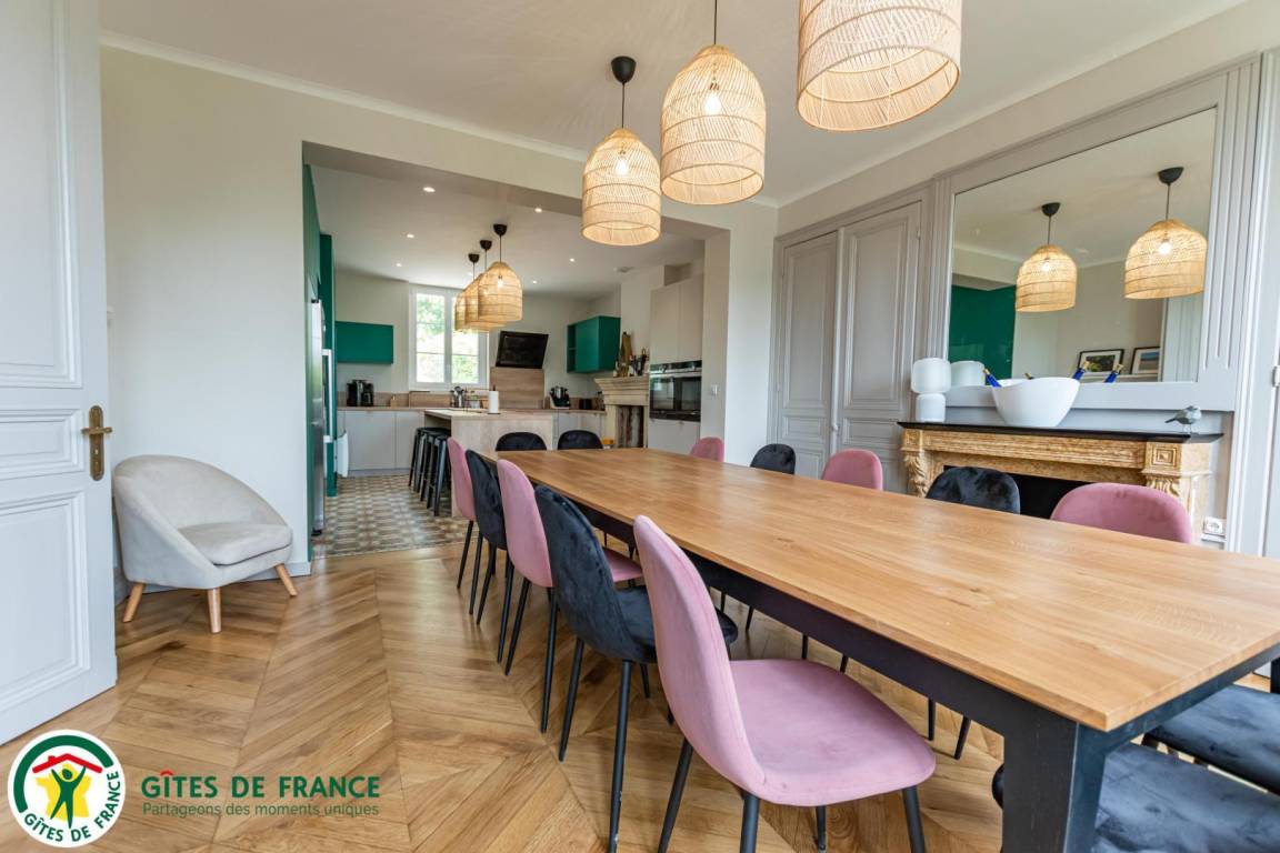 240 M² Gîte ∙ 5 Chambres ∙ 14 Personnes - Marne