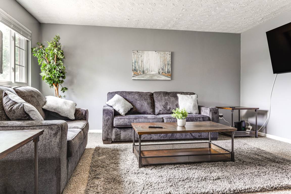 232 M² House ∙ 3 Bedrooms ∙ 6 Guests - Northridge, OH