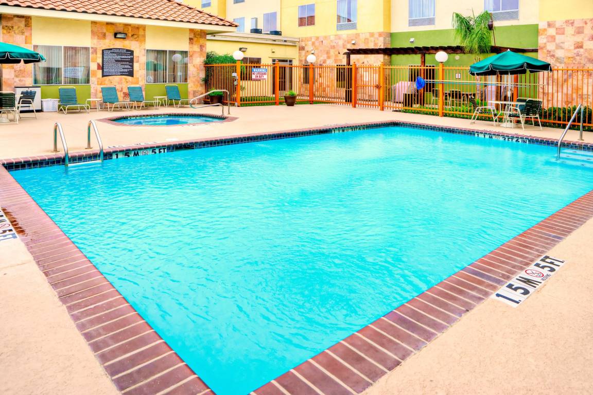 Condo ∙ 1 Bedroom ∙ 4 Guests - Laredo, TX