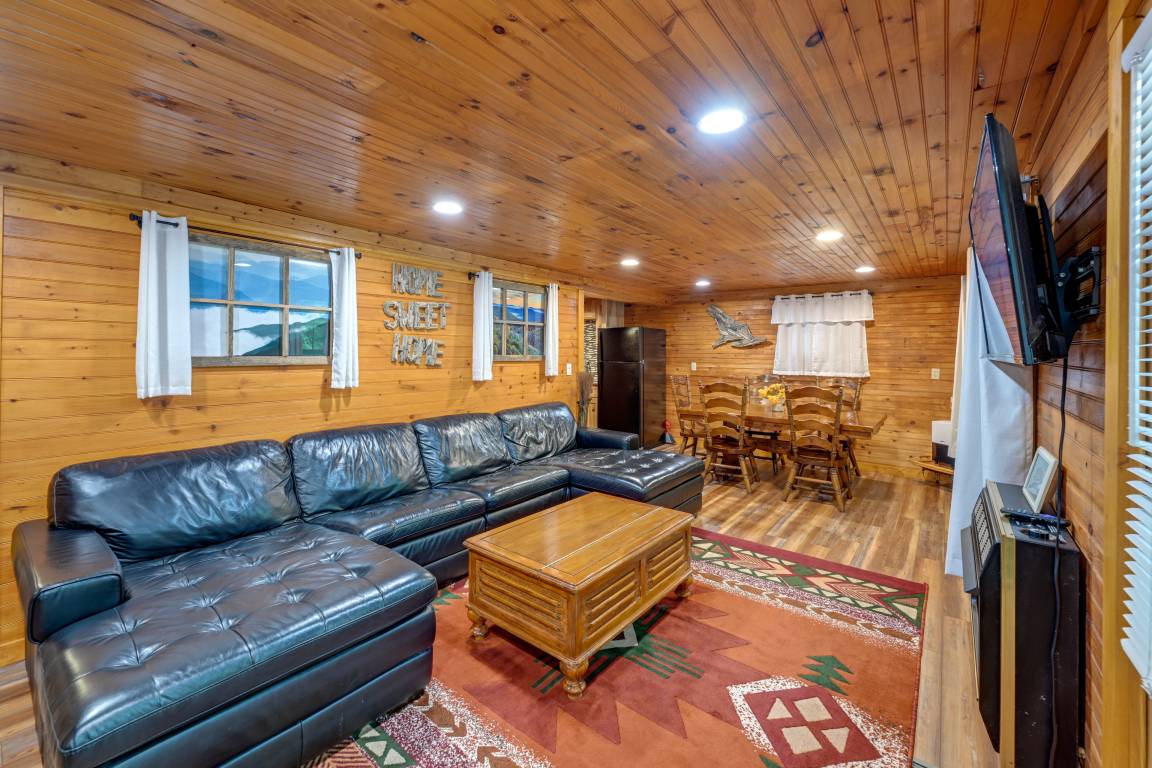 111 M² House ∙ 3 Bedrooms ∙ 7 Guests - Robbinsville, NC