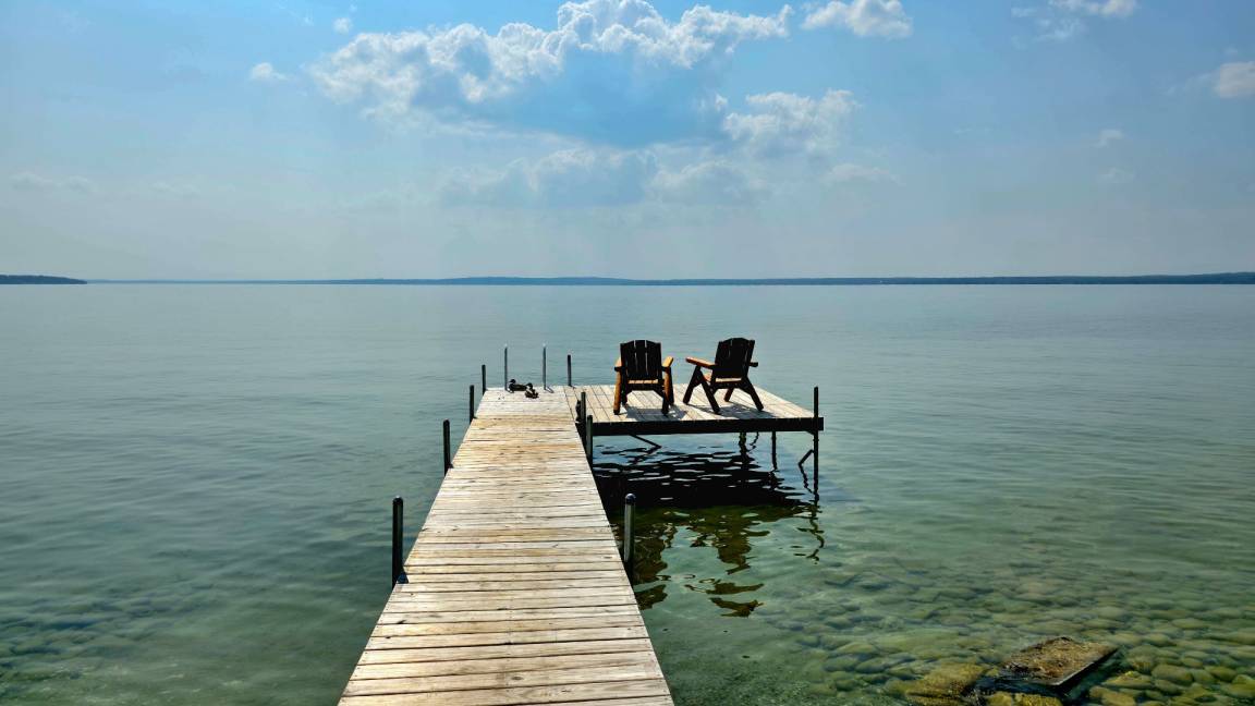 323 M² House ∙ 5 Bedrooms ∙ 10 Guests - Mullett Lake, MI