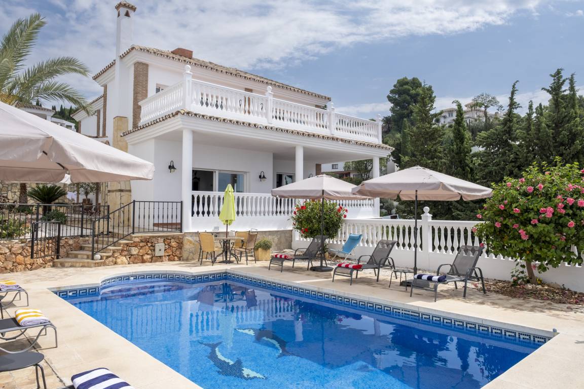 366 M² Villa ∙ 3 Bedrooms ∙ 10 Guests - Mijas