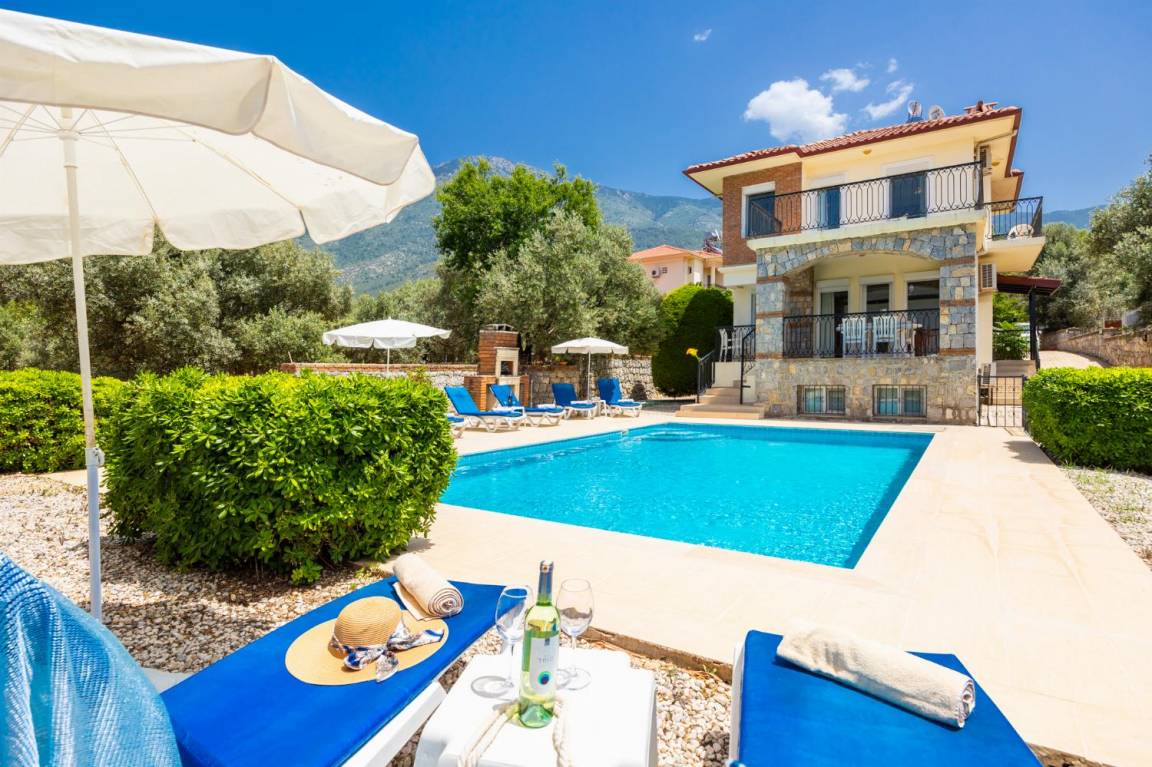 375 M² Villa ∙ 4 Bedrooms ∙ 8 Guests - Hisarönü