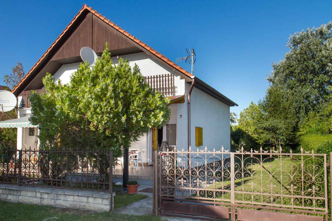 60 M² Ferienhaus ∙ 3 Schlafzimmer ∙ 6 Gäste - Balatonfenyves