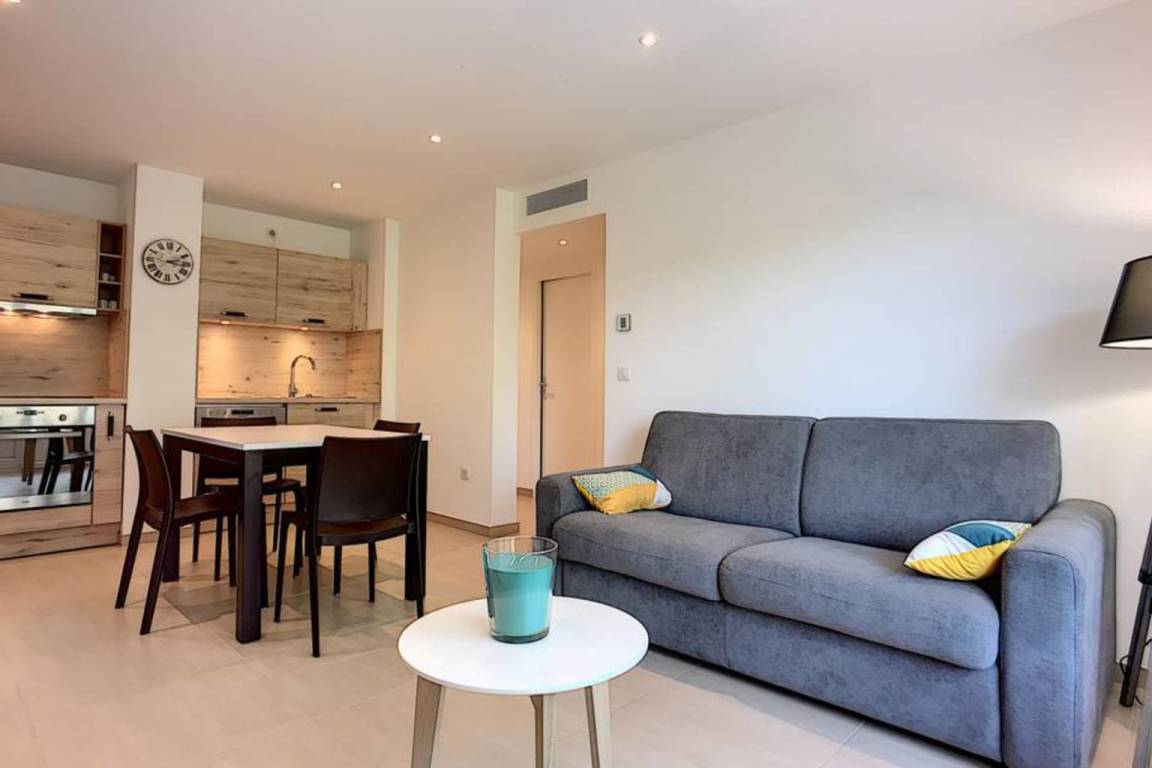 70 M² Apartment ∙ 2 Bedrooms ∙ 6 Guests - Antibes