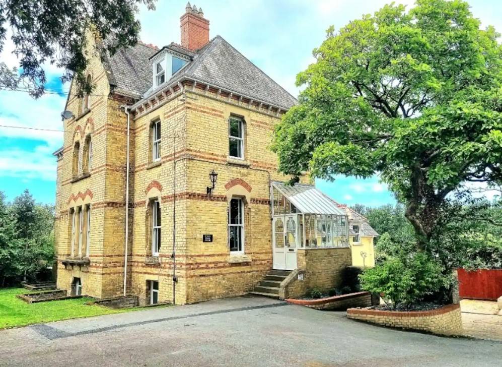 Villa ∙ 10 Bedrooms ∙ 21 Guests - North Devon District