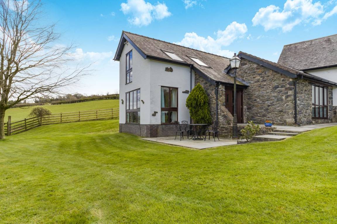 Cottage ∙ 2 Bedrooms ∙ 4 Guests - Llanidloes